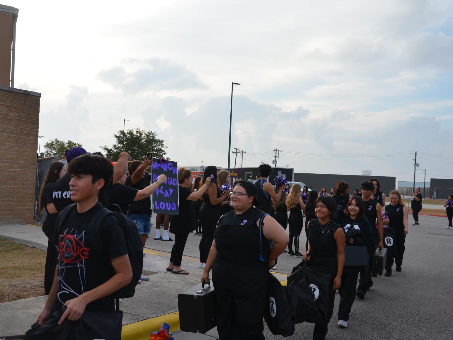 Crowd sends SMHS Rattler Band off to UIL competition