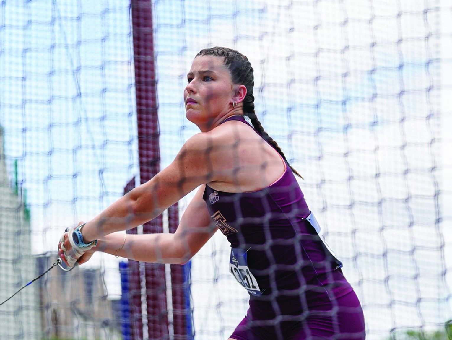 Roberts captures bronze in hammer