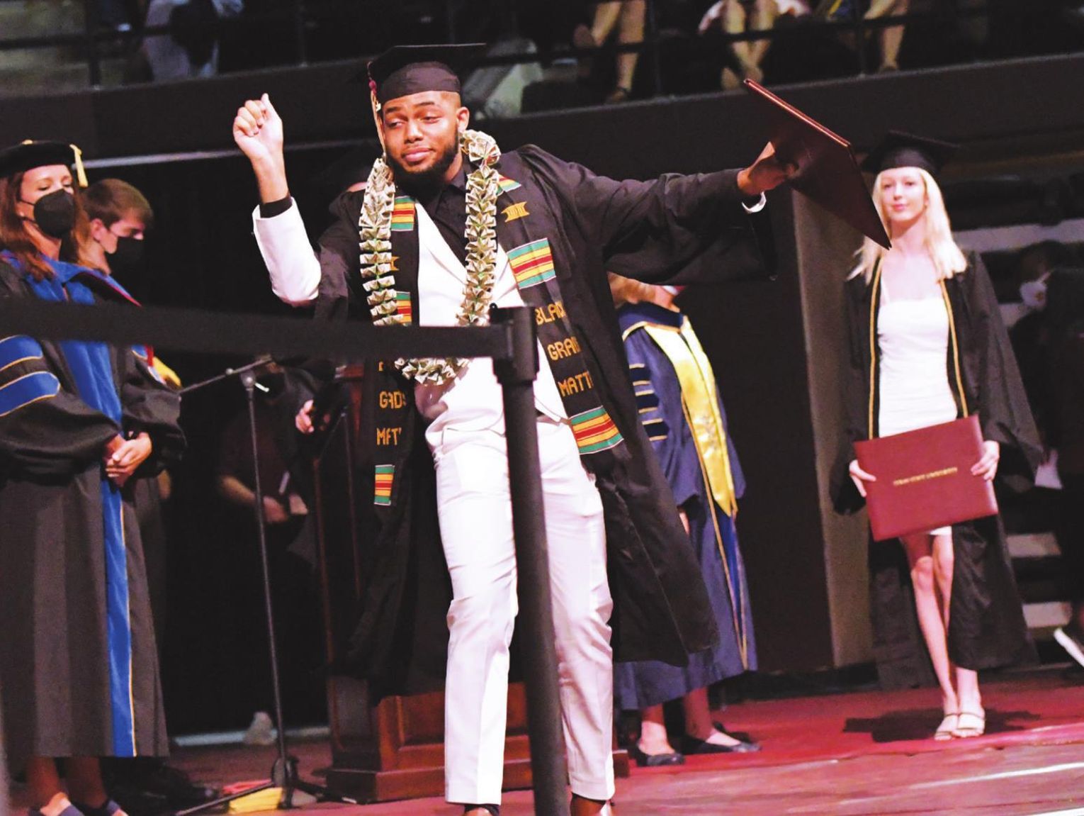 SUMMERTIME CELEBRATION: Over 1,600 graduates take part in summer ...